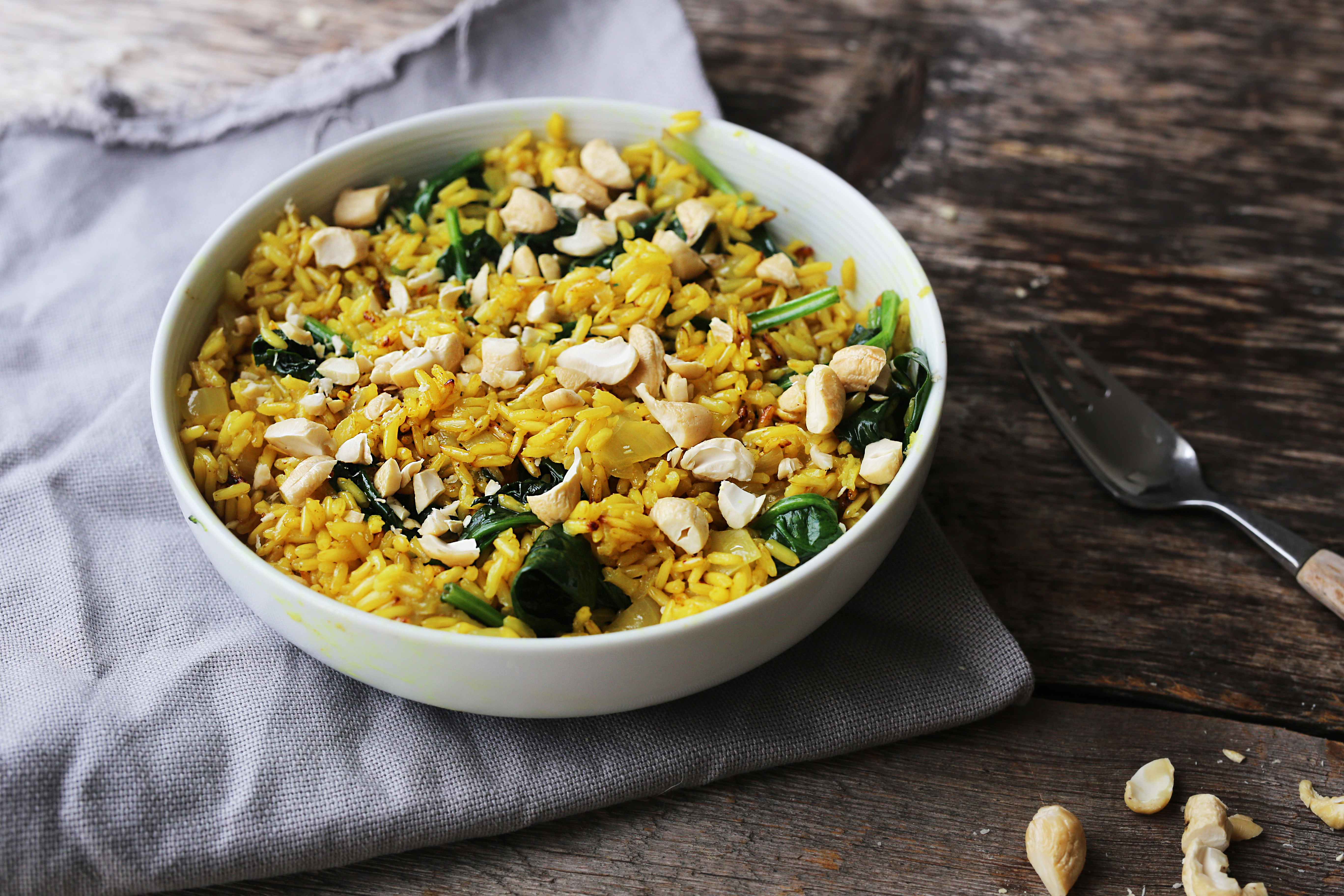 Gul ris med cashewnøtter- Helios