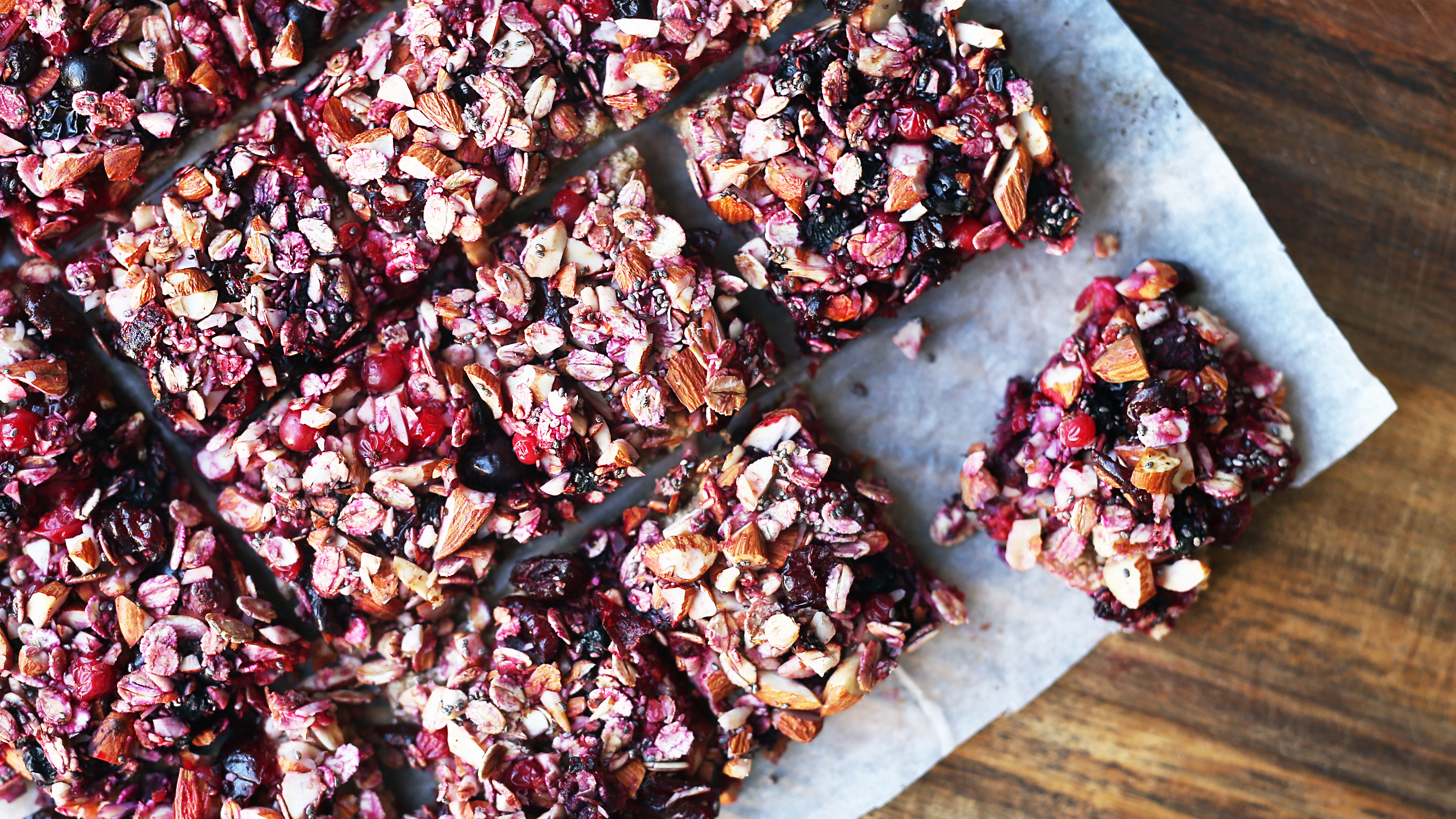 Nøttebarer med blåbær og tranebær- Helios